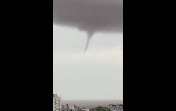 InfoBAN | Un mini tornado frente a la costa de Vicente López